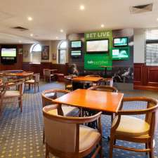 Castello's Powell Hotel - 202 Ballarat Rd, Footscray VIC 3011, Australia