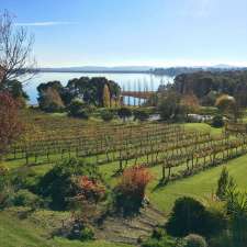 Posh Plonk - 419a Lake Rd, Bethanga VIC 3691, Australia