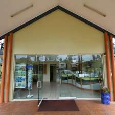 Tropical Queenslander - 287 Lake St, Cairns North QLD 4870, Australia