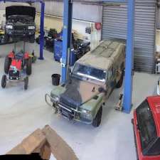 The Toorak Tractor - 30 Tarnard Dr, Braeside VIC 3195, Australia